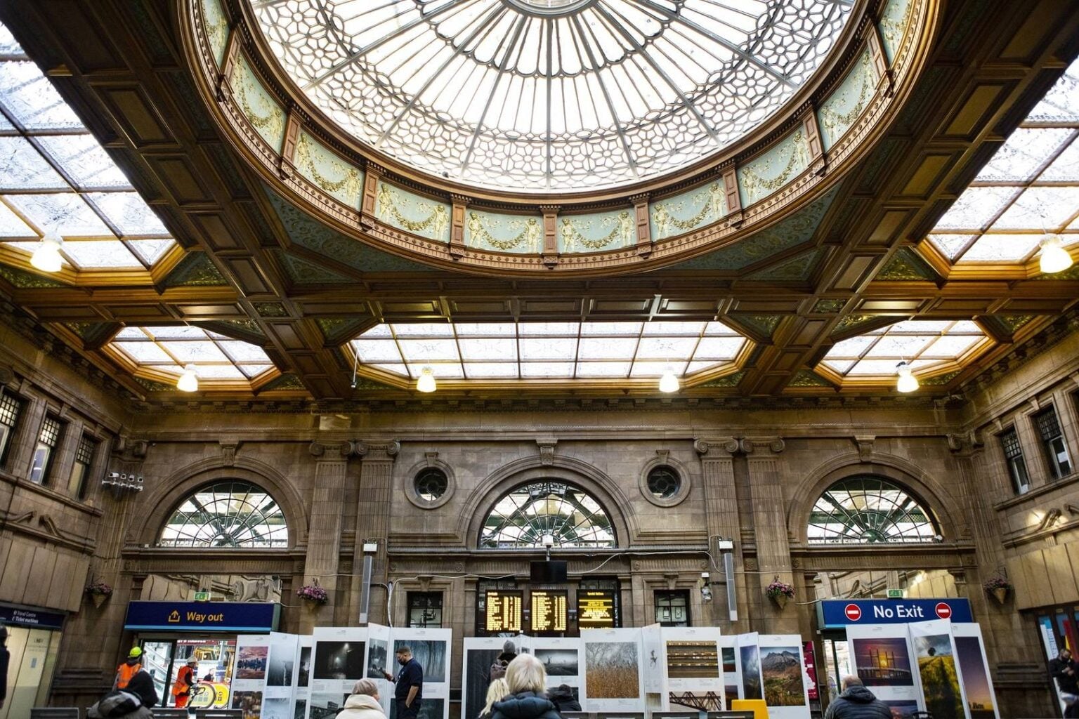 Edinburgh Waverley Train Station - Forever Edinburgh